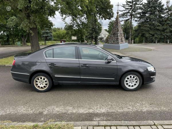 Volkswagen Passat 2007 in Kaunas on AUTOMOTO.COM.LV Brown Volkswagen Passat 2007 in Kaunas, with an engine capacity of 2.00 L and mileage of 309 thousand km for 1250 €, photo 5 on AUTOMOTO.COM.LV