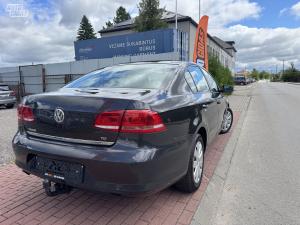 Brown Volkswagen Passat 2011 in Kaunas, with an engine capacity of 1.60 L and mileage of 250 thousand km for 4499 €, photo 4 on AUTOMOTO.COM.LV