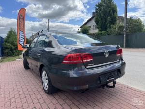 Brown Volkswagen Passat 2011 in Kaunas, with an engine capacity of 1.60 L and mileage of 250 thousand km for 4499 €, photo 5 on AUTOMOTO.COM.LV