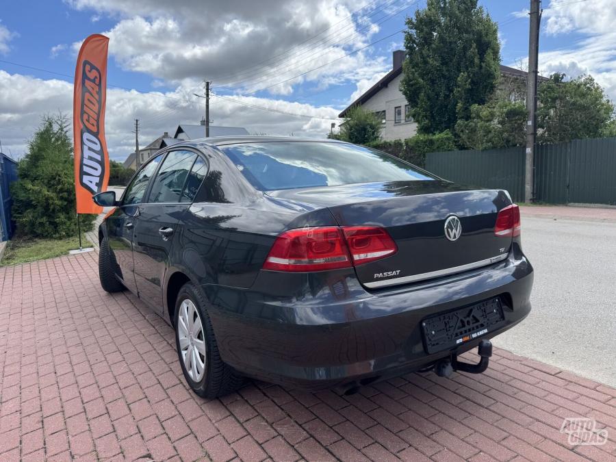 Brown Volkswagen Passat 2011 in Kaunas, with an engine capacity of 1.60 L and mileage of 250 thousand km for 4499 €, photo 5 on AUTOMOTO.COM.LV
