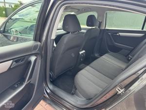 Brown Volkswagen Passat 2011 in Kaunas, with an engine capacity of 1.60 L and mileage of 250 thousand km for 4499 €, photo 7 on AUTOMOTO.COM.LV