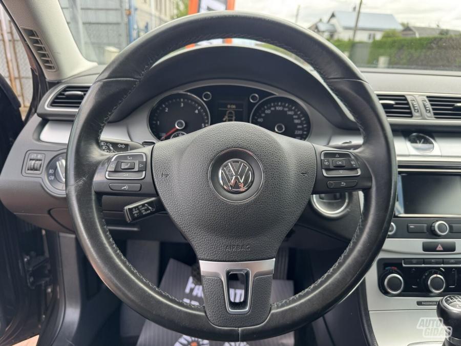 Brown Volkswagen Passat 2011 in Kaunas, with an engine capacity of 1.60 L and mileage of 250 thousand km for 4499 €, photo 11 on AUTOMOTO.COM.LV