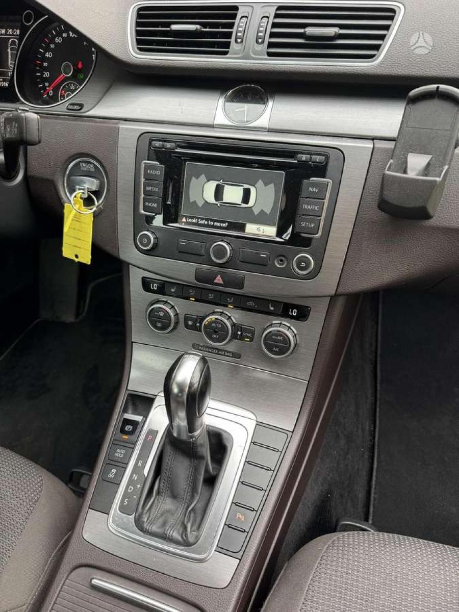 Brūns Volkswagen Passat 2012 Viļņa, ar dzinēja tilpumu 1.80 L un nobraukumu 192 tūkst. km par 3500 €, foto 14 vietnē AUTOMOTO.COM.LV