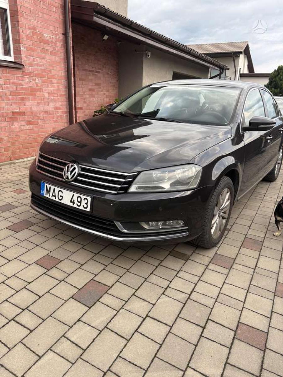 Brown Volkswagen Passat 2012 in Alytus, with an engine capacity of 1.97 L and mileage of 270 thousand km for 4199 €, photo 1 on AUTOMOTO.COM.LV