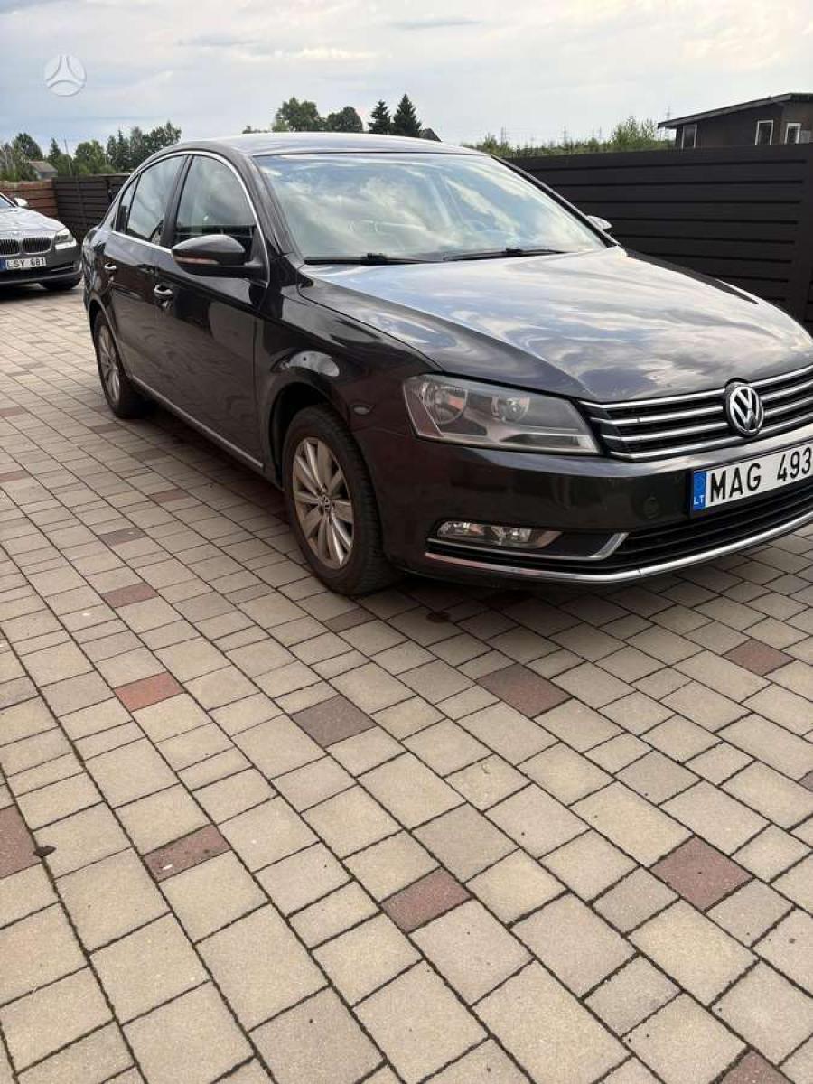 Brown Volkswagen Passat 2012 in Alytus, with an engine capacity of 1.97 L and mileage of 270 thousand km for 4199 €, photo 3 on AUTOMOTO.COM.LV