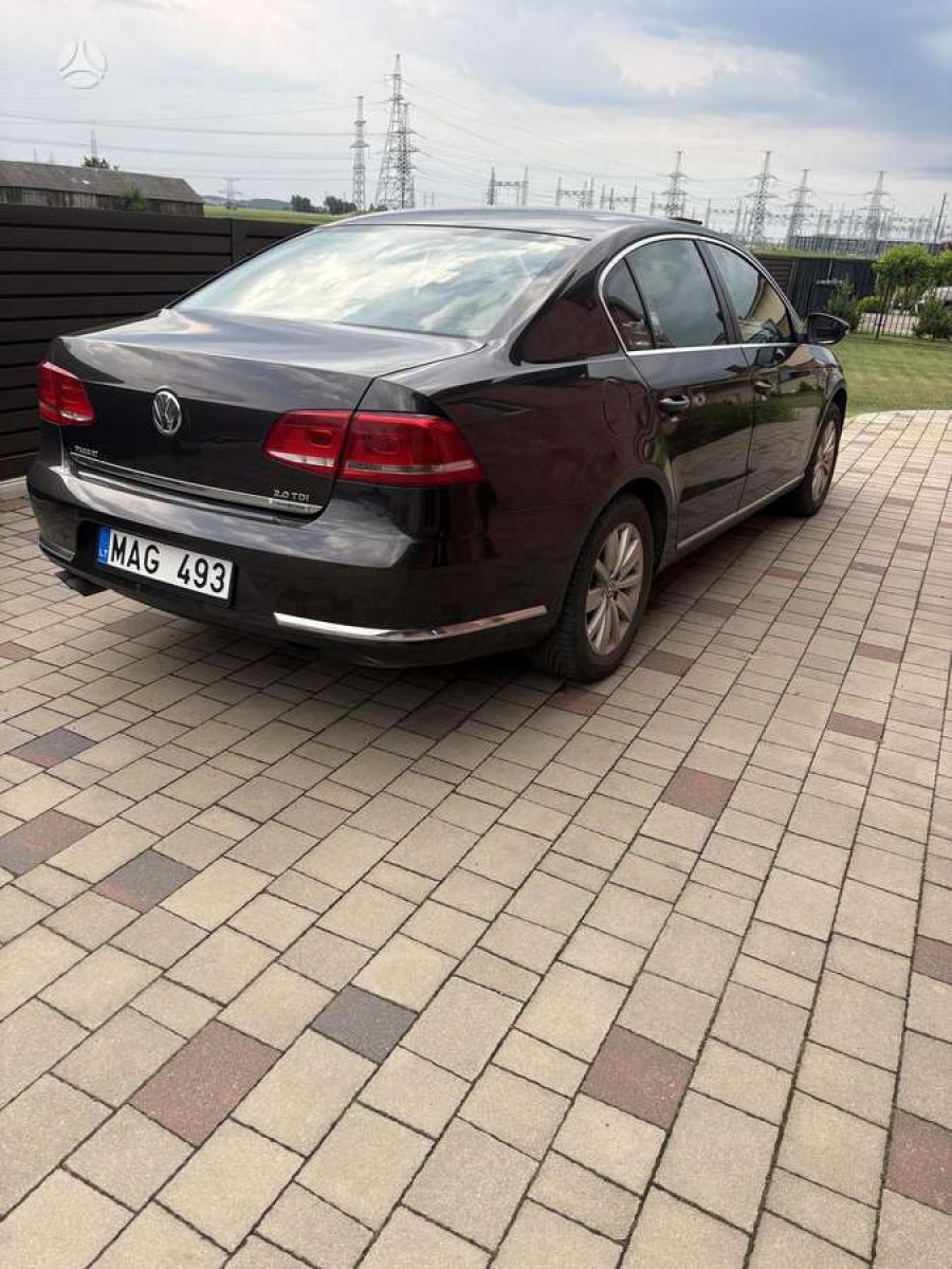 Brown Volkswagen Passat 2012 in Alytus, with an engine capacity of 1.97 L and mileage of 270 thousand km for 4199 €, photo 5 on AUTOMOTO.COM.LV