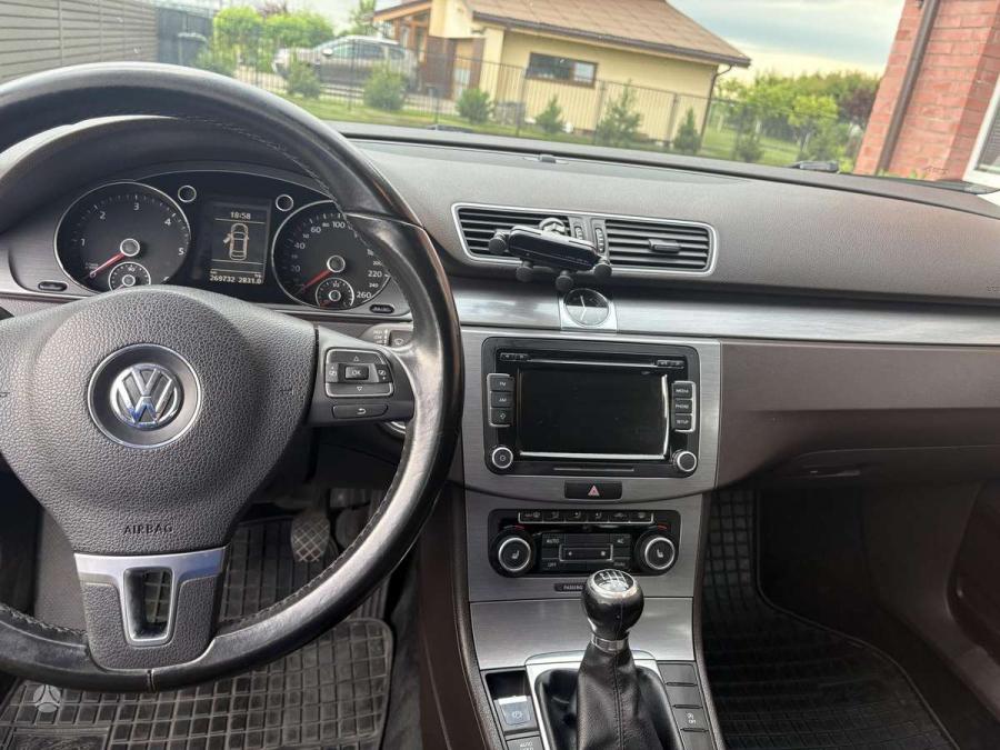 Brown Volkswagen Passat 2012 in Alytus, with an engine capacity of 1.97 L and mileage of 270 thousand km for 4199 €, photo 6 on AUTOMOTO.COM.LV