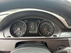 Brown Volkswagen Passat 2012 in Alytus, with an engine capacity of 1.97 L and mileage of 270 thousand km for 4199 €, photo 7 on AUTOMOTO.COM.LV