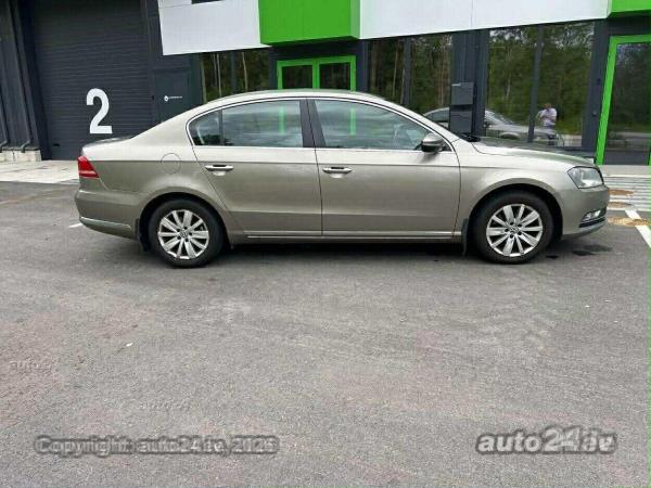 Brown Volkswagen Passat 2013 in Torva, with an engine capacity of 1.40 L and mileage of 261 thousand km for 6100 €, photo 5 on AUTOMOTO.COM.LV