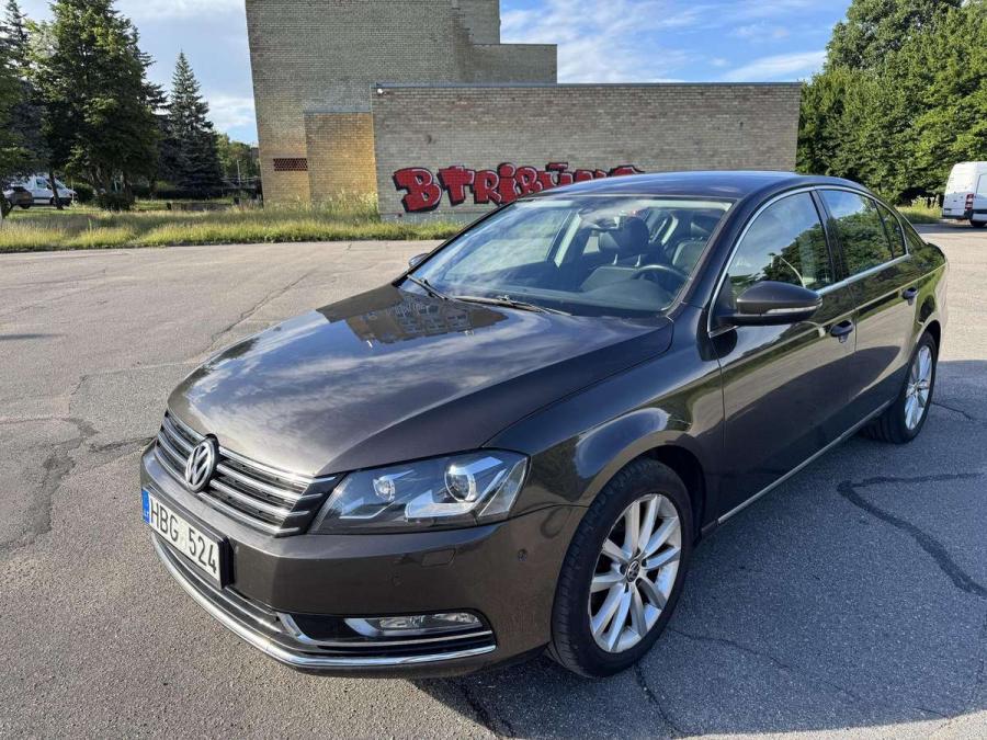 Brūns Volkswagen Passat 2013 Viļņa, ar dzinēja tilpumu 1.97 L un nobraukumu 201 tūkst. km par 7500 €, foto 1 vietnē AUTOMOTO.COM.LV