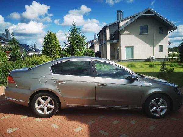 Brown Volkswagen Passat 2014 in Vilnius, with an engine capacity of 1.60 L and mileage of 214 thousand km for 5995 €, photo 3 on AUTOMOTO.COM.LV