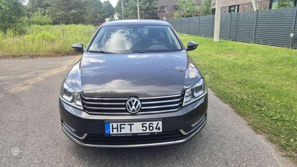Brown Volkswagen Passat 2014 in Vilnius, with an engine capacity of 1.39 L and mileage of 179 thousand km for 4499 €, photo 2 on AUTOMOTO.COM.LV