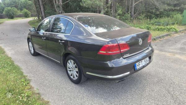 Brown Volkswagen Passat 2014 in Vilnius, with an engine capacity of 1.39 L and mileage of 179 thousand km for 4499 €, photo 4 on AUTOMOTO.COM.LV