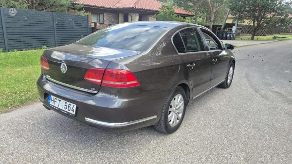 Brown Volkswagen Passat 2014 in Vilnius, with an engine capacity of 1.39 L and mileage of 179 thousand km for 4499 €, photo 10 on AUTOMOTO.COM.LV