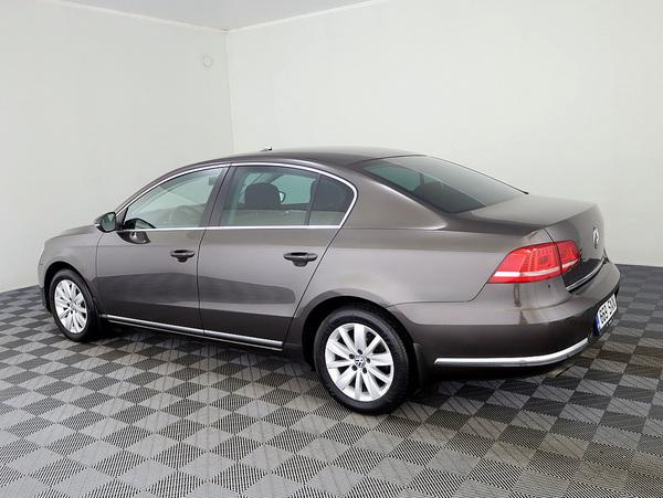 Brown Volkswagen Passat 2014 in Tallinn, with an engine capacity of 1.40 L and mileage of 187 thousand km for 4499 €, photo 4 on AUTOMOTO.COM.LV