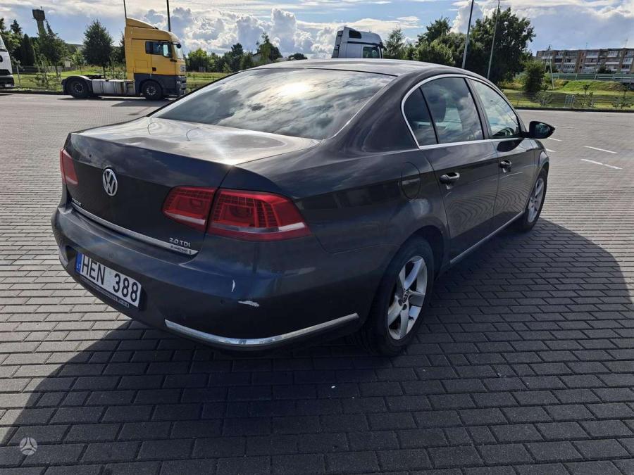 Brown Volkswagen Passat 2014 in Vilnius, with an engine capacity of 1.97 L and mileage of 360 thousand km for 4500 €, photo 4 on AUTOMOTO.COM.LV