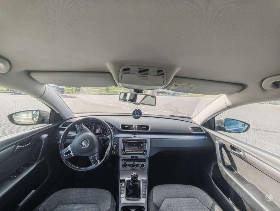Brown Volkswagen Passat 2014 in Vilnius, with an engine capacity of 1.97 L and mileage of 360 thousand km for 4500 €, photo 5 on AUTOMOTO.COM.LV