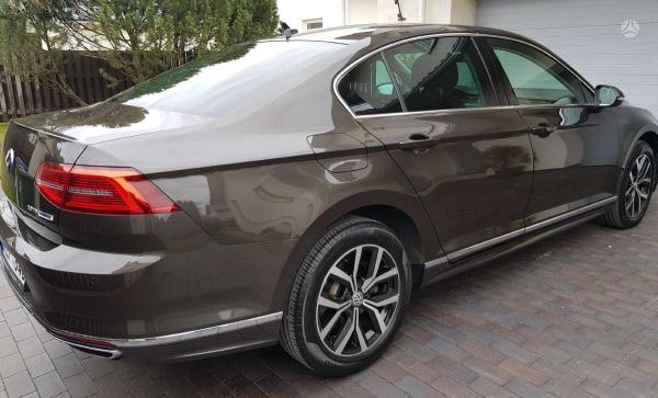 Brown Volkswagen Passat 2015 in Kaunas, with an engine capacity of 1.97 L and mileage of 138 thousand km for 14800 €, photo 4 on AUTOMOTO.COM.LV