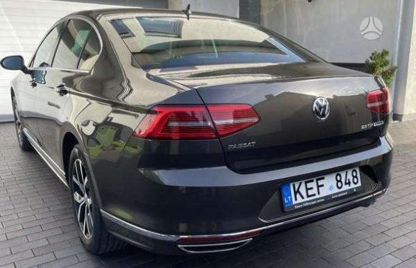 Brown Volkswagen Passat 2015 in Kaunas, with an engine capacity of 1.97 L and mileage of 138 thousand km for 14800 €, photo 6 on AUTOMOTO.COM.LV