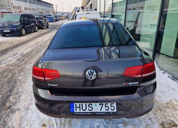 Brown Volkswagen Passat 2015 in Vilnius, with an engine capacity of 1.40 L and mileage of 123 thousand km for 10999 €, photo 4 on AUTOMOTO.COM.LV