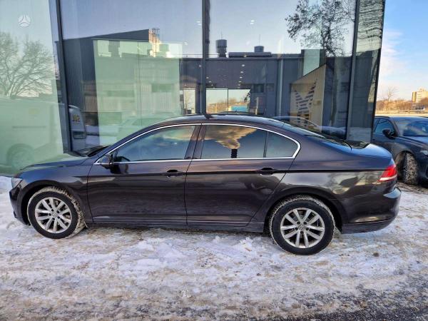 Brown Volkswagen Passat 2015 in Vilnius, with an engine capacity of 1.40 L and mileage of 123 thousand km for 10999 €, photo 5 on AUTOMOTO.COM.LV