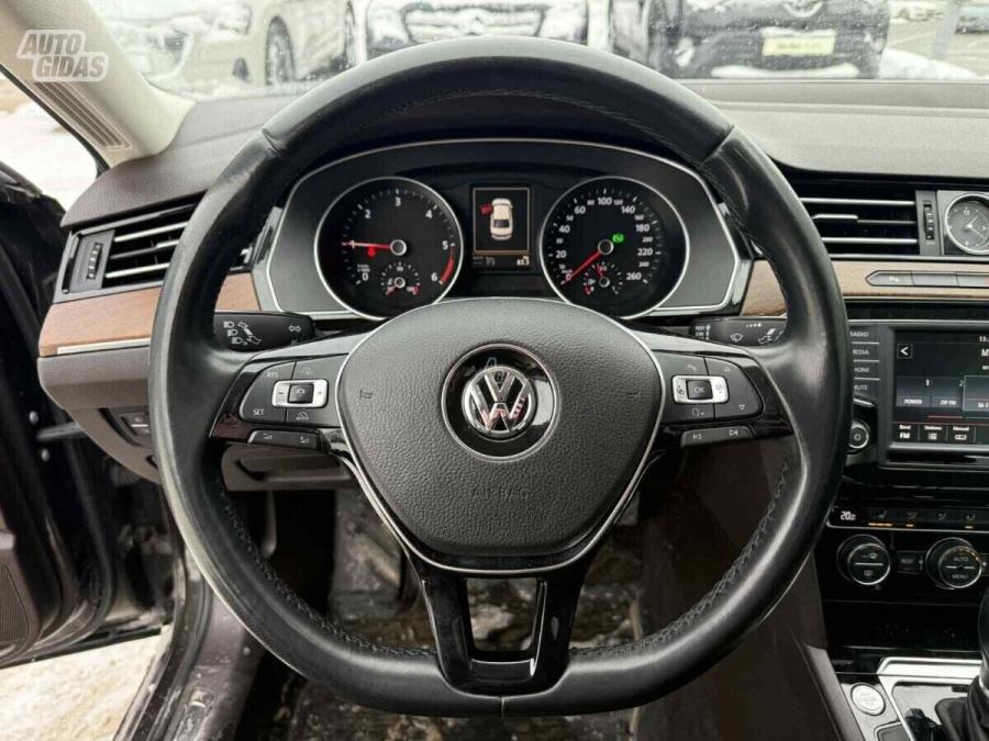 Brūns Volkswagen Passat 2015 Viļņa, ar dzinēja tilpumu 2.00 L un nobraukumu 117 tūkst. km par 12950 €, foto 15 vietnē AUTOMOTO.COM.LV
