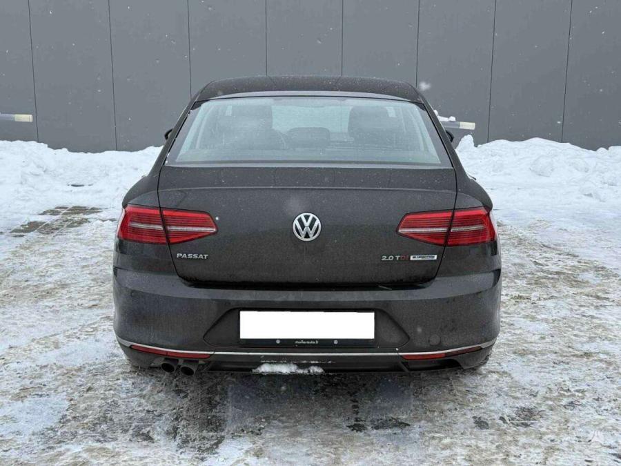 Brown Volkswagen Passat 2015 in Vilnius, with an engine capacity of 2.00 L and mileage of 117 thousand km for 12950 €, photo 4 on AUTOMOTO.COM.LV