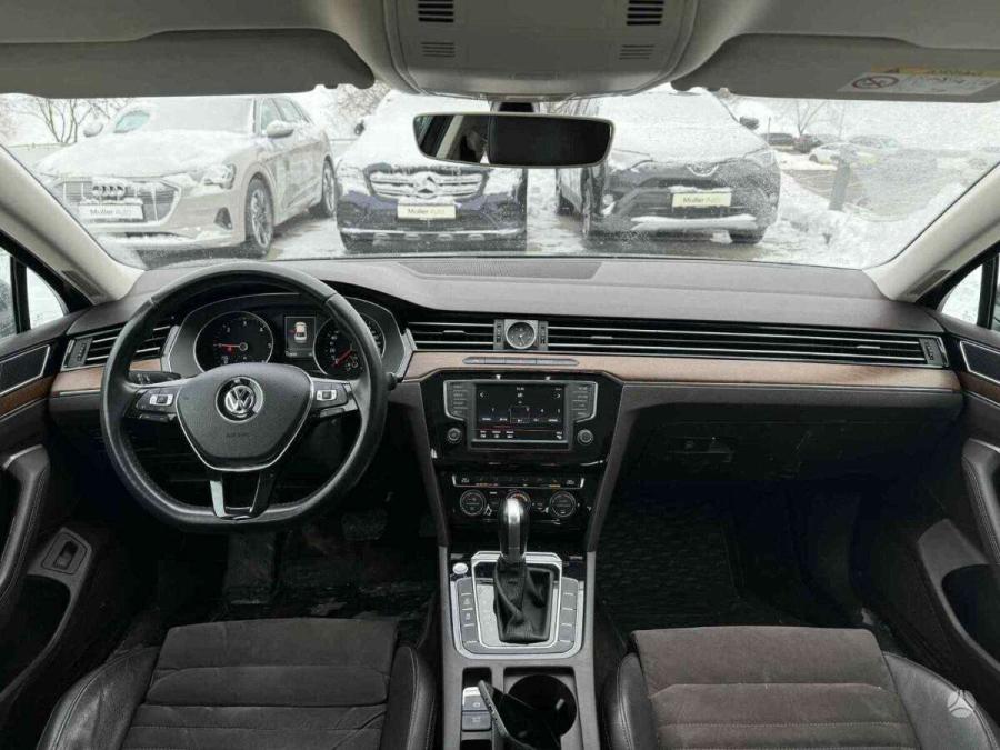 Brown Volkswagen Passat 2015 in Vilnius, with an engine capacity of 2.00 L and mileage of 117 thousand km for 12950 €, photo 7 on AUTOMOTO.COM.LV