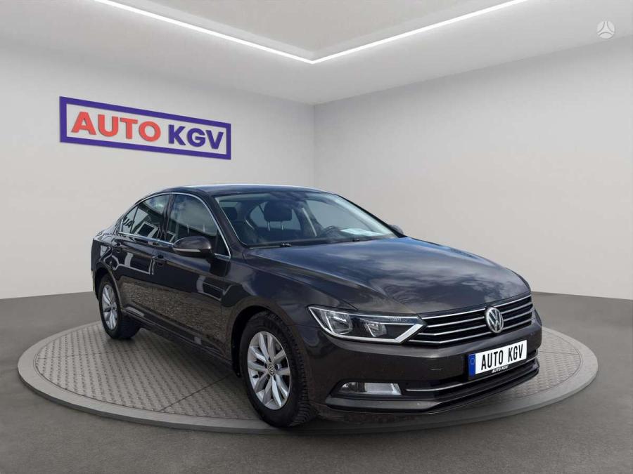Brown Volkswagen Passat 2015 in Kaunas, with an engine capacity of 2.00 L and mileage of 253 thousand km for 9999 €, photo 8 on AUTOMOTO.COM.LV