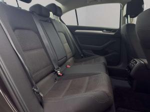 Brown Volkswagen Passat 2015 in Kaunas, with an engine capacity of 2.00 L and mileage of 253 thousand km for 9999 €, photo 10 on AUTOMOTO.COM.LV