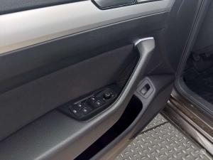 Brown Volkswagen Passat 2015 in Kaunas, with an engine capacity of 2.00 L and mileage of 253 thousand km for 9999 €, photo 14 on AUTOMOTO.COM.LV
