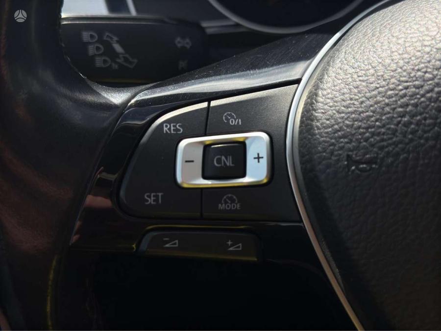 Brown Volkswagen Passat 2015 in Kaunas, with an engine capacity of 2.00 L and mileage of 253 thousand km for 9999 €, photo 18 on AUTOMOTO.COM.LV
