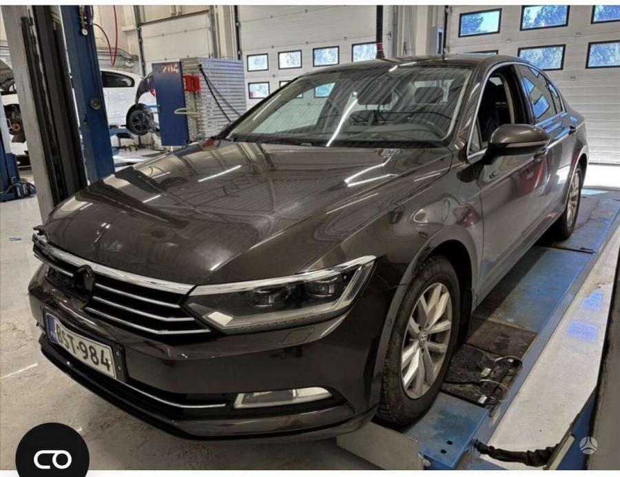 Brūns Volkswagen Passat 2015 Kelmė, ar dzinēja tilpumu 1.60 L un nobraukumu 340 tūkst. km par 5900 €, foto 3 vietnē AUTOMOTO.COM.LV