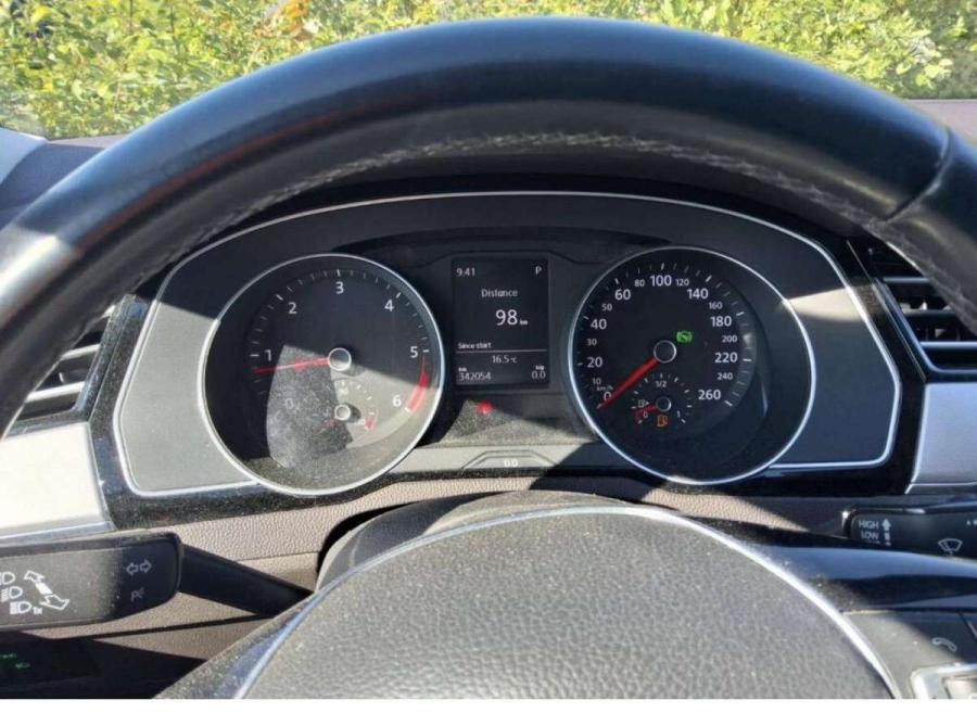Brūns Volkswagen Passat 2015 Kelmė, ar dzinēja tilpumu 1.60 L un nobraukumu 340 tūkst. km par 5900 €, foto 6 vietnē AUTOMOTO.COM.LV