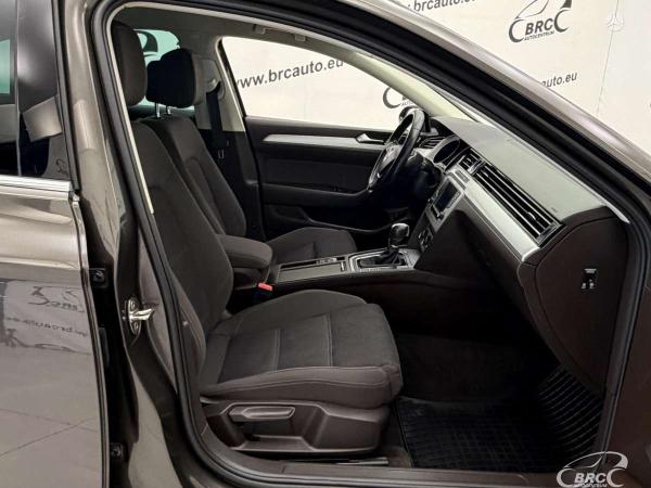 Brown Volkswagen Passat 2015 in Vilnius, with an engine capacity of 1.40 L and mileage of 98 thousand km for 11500 €, photo 5 on AUTOMOTO.COM.LV