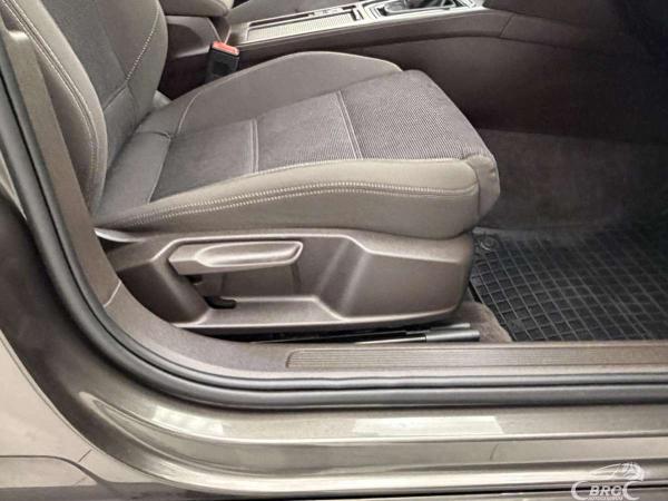 Brown Volkswagen Passat 2015 in Vilnius, with an engine capacity of 1.40 L and mileage of 98 thousand km for 11500 €, photo 7 on AUTOMOTO.COM.LV