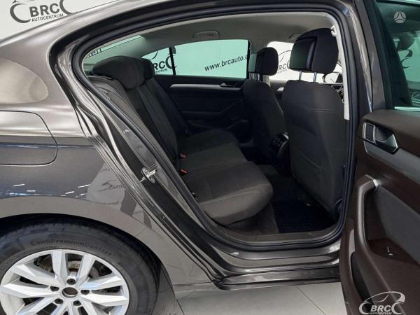 Brown Volkswagen Passat 2015 in Vilnius, with an engine capacity of 1.40 L and mileage of 98 thousand km for 11500 €, photo 10 on AUTOMOTO.COM.LV