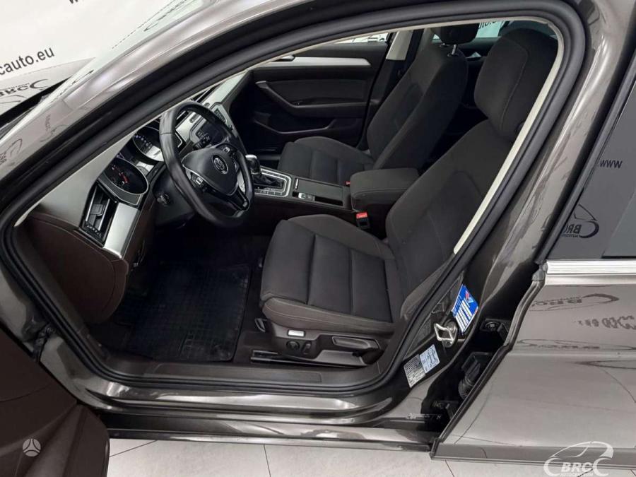 Brūns Volkswagen Passat 2015 Viļņa, ar dzinēja tilpumu 1.40 L un nobraukumu 98 tūkst. km par 11500 €, foto 24 vietnē AUTOMOTO.COM.LV