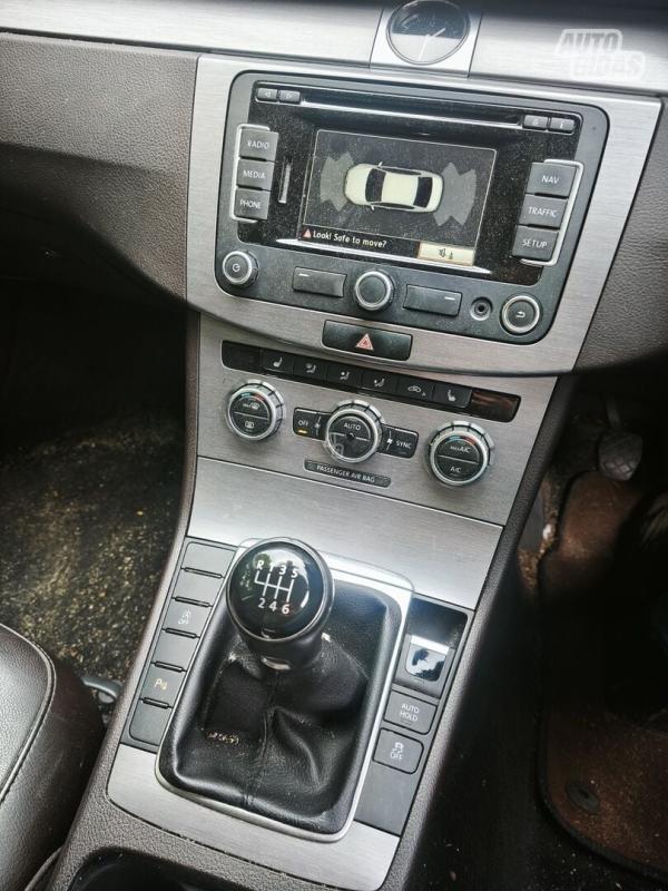 Brown Volkswagen Passat 2015 in Kaunas, with an engine capacity of 1.60 L and mileage of 130 thousand km for 1600 €, photo 9 on AUTOMOTO.COM.LV