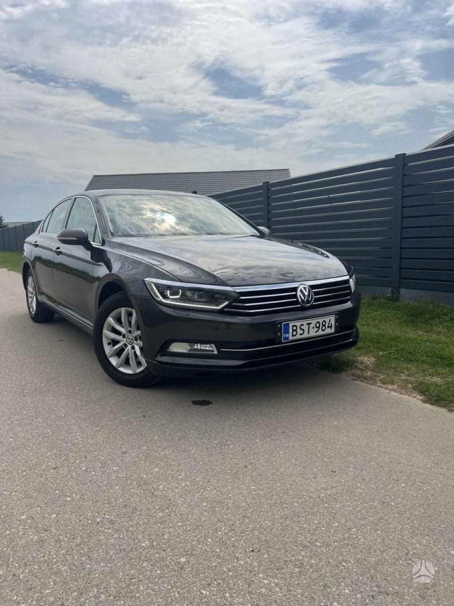 Brown Volkswagen Passat 2015 in Vilnius, with an engine capacity of 1.60 L and mileage of 340 thousand km for 7399 €, photo 1 on AUTOMOTO.COM.LV