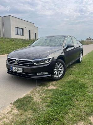 Brown Volkswagen Passat 2015 in Vilnius, with an engine capacity of 1.60 L and mileage of 340 thousand km for 7399 €, photo 3 on AUTOMOTO.COM.LV