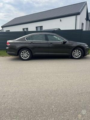 Brown Volkswagen Passat 2015 in Vilnius, with an engine capacity of 1.60 L and mileage of 340 thousand km for 7399 €, photo 4 on AUTOMOTO.COM.LV