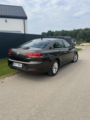 Brown Volkswagen Passat 2015 in Vilnius, with an engine capacity of 1.60 L and mileage of 340 thousand km for 7399 €, photo 5 on AUTOMOTO.COM.LV