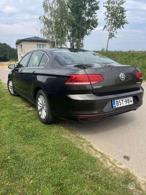 Brown Volkswagen Passat 2015 in Vilnius, with an engine capacity of 1.60 L and mileage of 340 thousand km for 7399 €, photo 6 on AUTOMOTO.COM.LV
