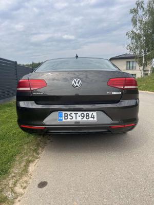 Brown Volkswagen Passat 2015 in Vilnius, with an engine capacity of 1.60 L and mileage of 340 thousand km for 7399 €, photo 7 on AUTOMOTO.COM.LV