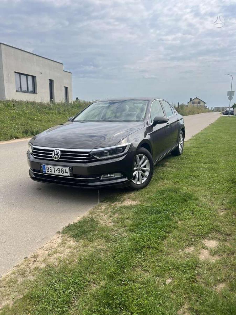 Brown Volkswagen Passat 2015 in Vilnius, with an engine capacity of 1.60 L and mileage of 340 thousand km for 7399 €, photo 8 on AUTOMOTO.COM.LV