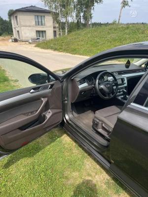 Brown Volkswagen Passat 2015 in Vilnius, with an engine capacity of 1.60 L and mileage of 340 thousand km for 7399 €, photo 9 on AUTOMOTO.COM.LV