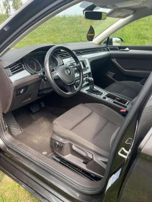 Brown Volkswagen Passat 2015 in Vilnius, with an engine capacity of 1.60 L and mileage of 340 thousand km for 7399 €, photo 10 on AUTOMOTO.COM.LV