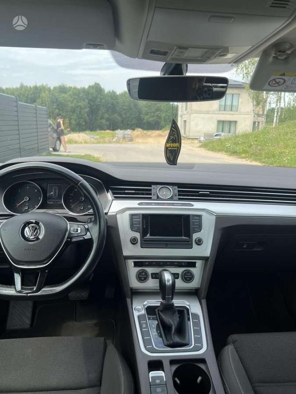 Brown Volkswagen Passat 2015 in Vilnius, with an engine capacity of 1.60 L and mileage of 340 thousand km for 7399 €, photo 10 on AUTOMOTO.COM.LV