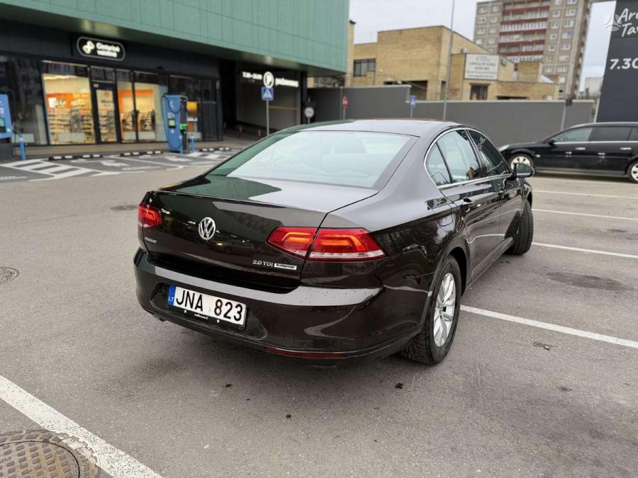 Brown Volkswagen Passat 2016 in Vilnius, with an engine capacity of 1.97 L and mileage of 158 thousand km for 13200 €, photo 2 on AUTOMOTO.COM.LV